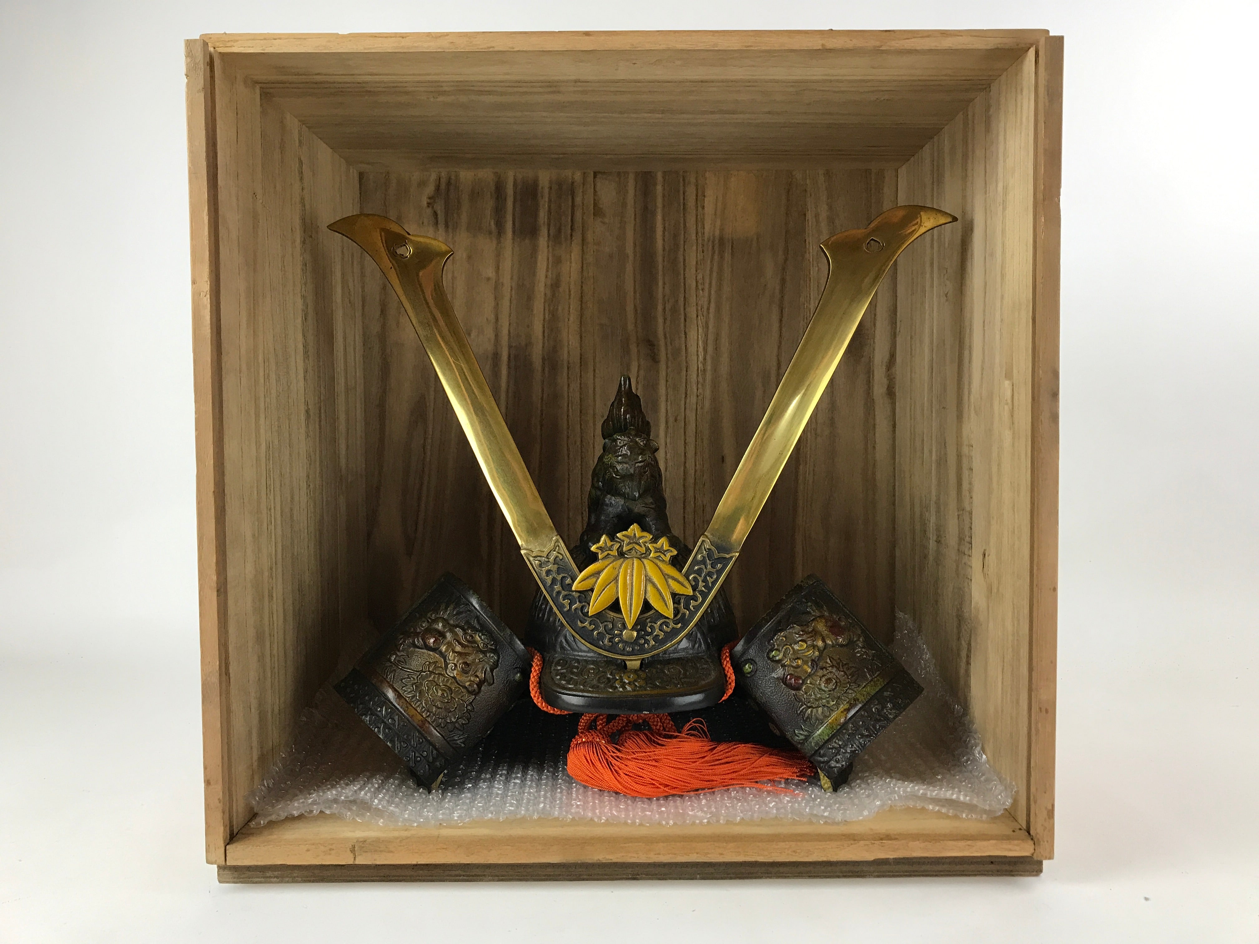 Japanese Iron Kabuto Samurai Helmet Display Vtg Yoshitsune Style Okimo ...